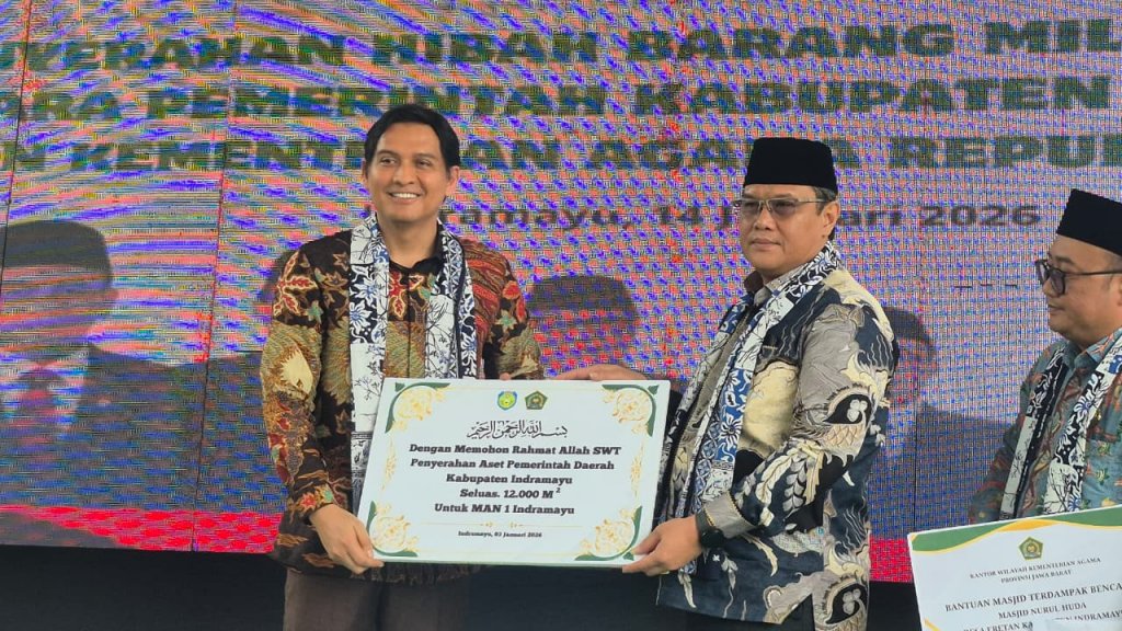 Wujudkan Generasi Unggul yang Religius, Bupati Lucky Hakim Hibahkan 1,2 ...